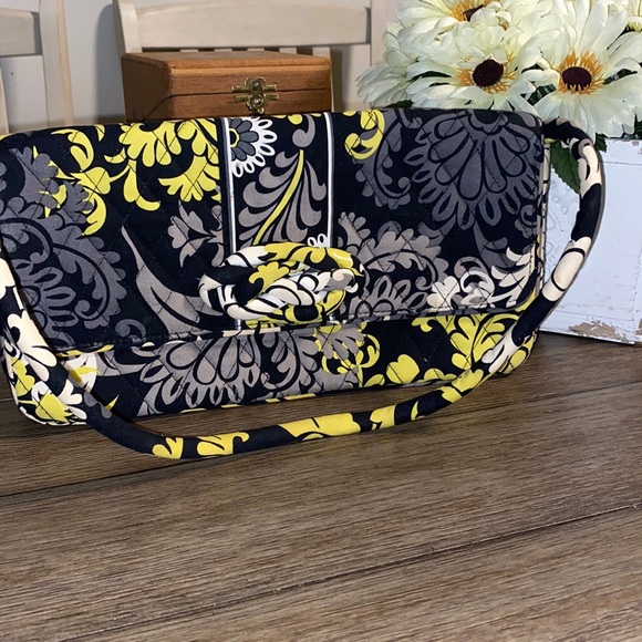 Vera Bradley | Bags | Vera Bradley Paisley Magnetic Closure Purse ...